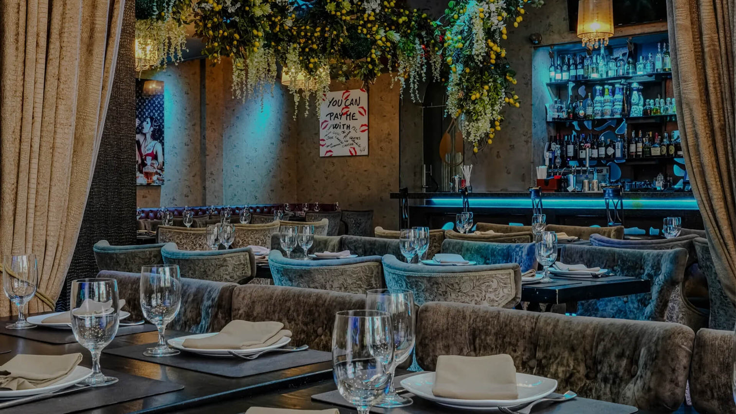 Vis a Vis Restaurant & Lounge